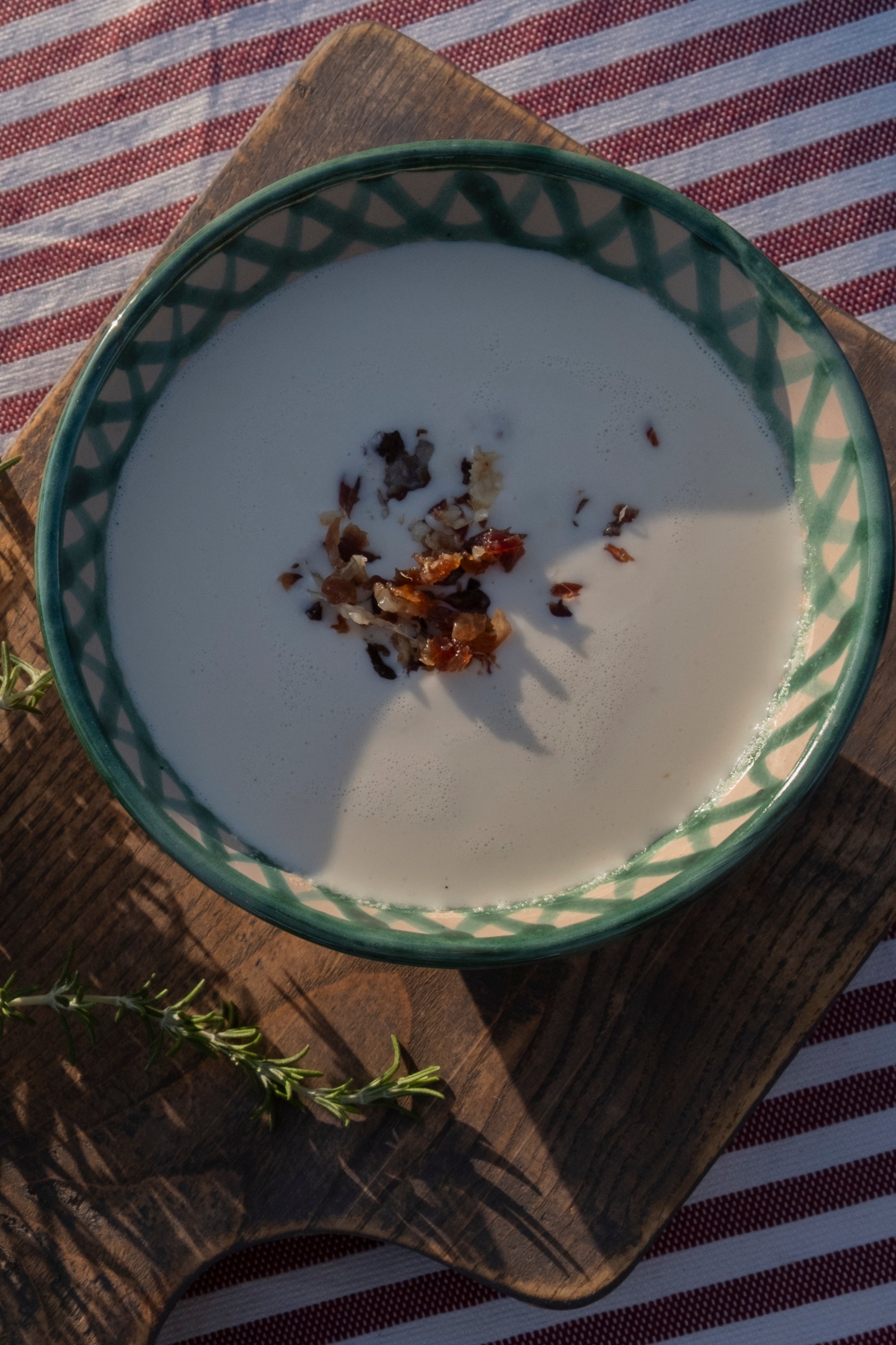 Ajo blanco con Virutas de jamón – Frutas Marol | La mejor selección